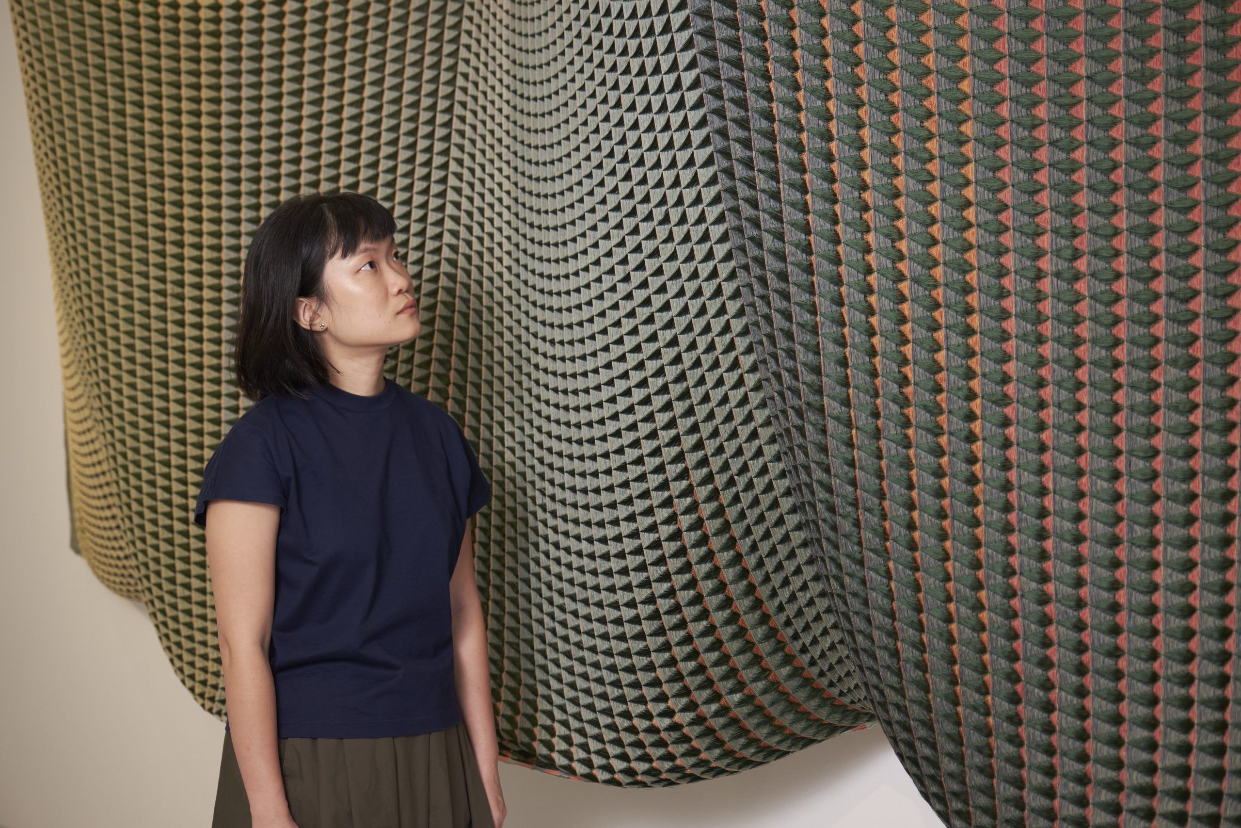 新加坡设计师 (3/6): Tiffany Loy用整个身体织作 | 新版｜SINGAPORE - 《品 PIN Prestige》