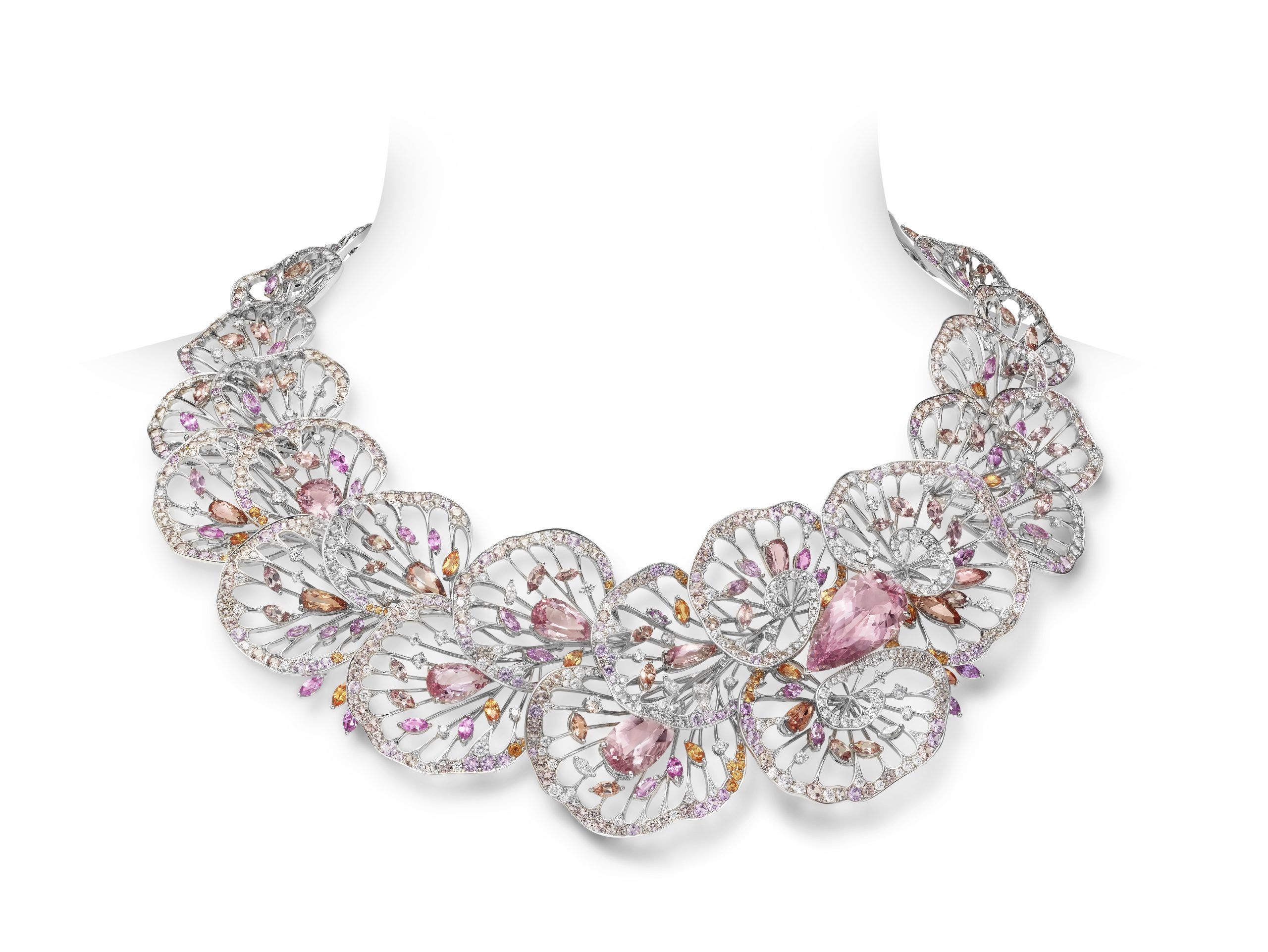 Peach Fuzz: Choose A Jewellery According To 2024 Pantone Colour Of The Year