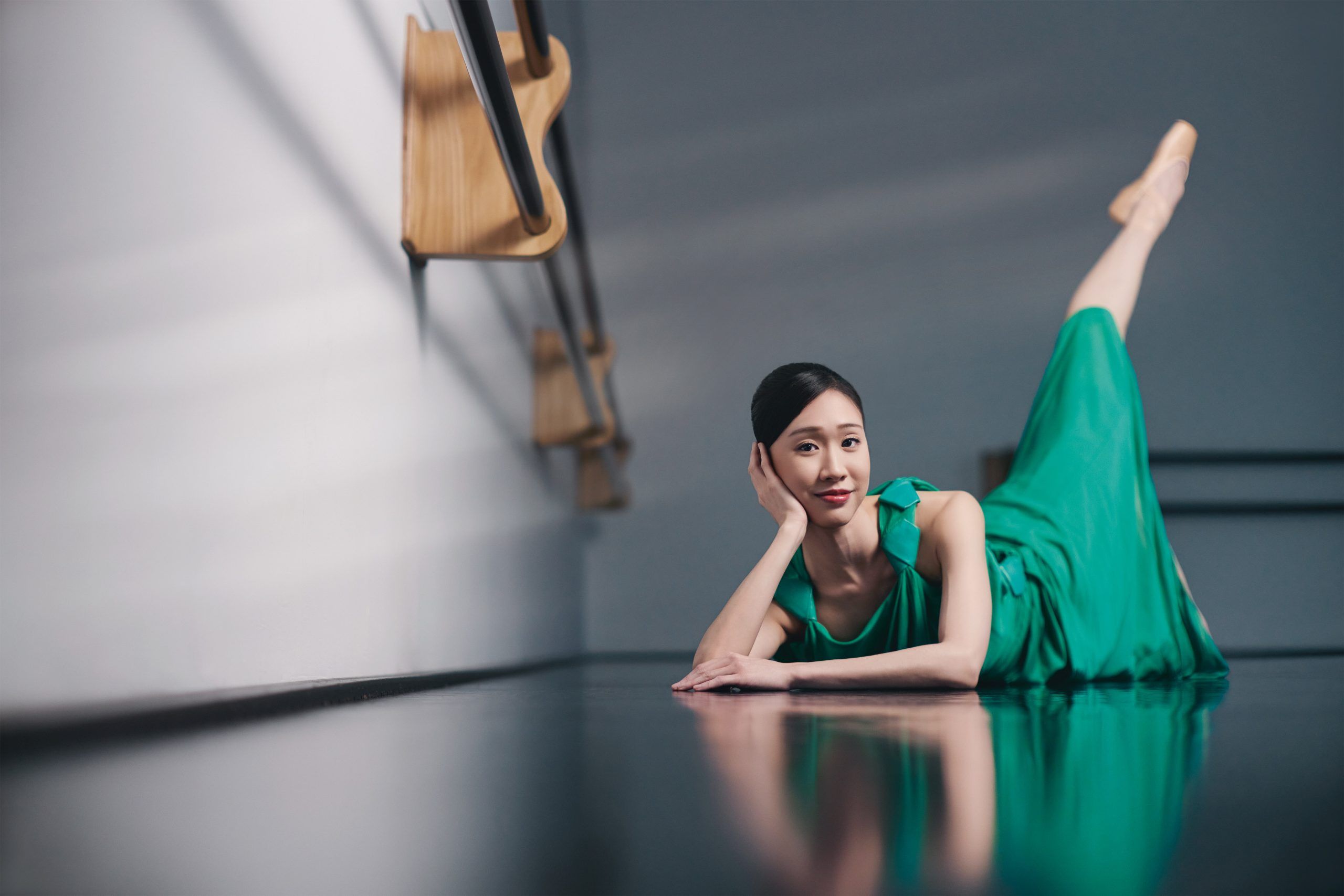 从偶然起点到舞台焦点：新加坡芭蕾舞团首席郭明宜的舞蹈人生Passion Born From Serendipity: Kwok Min Yi ...