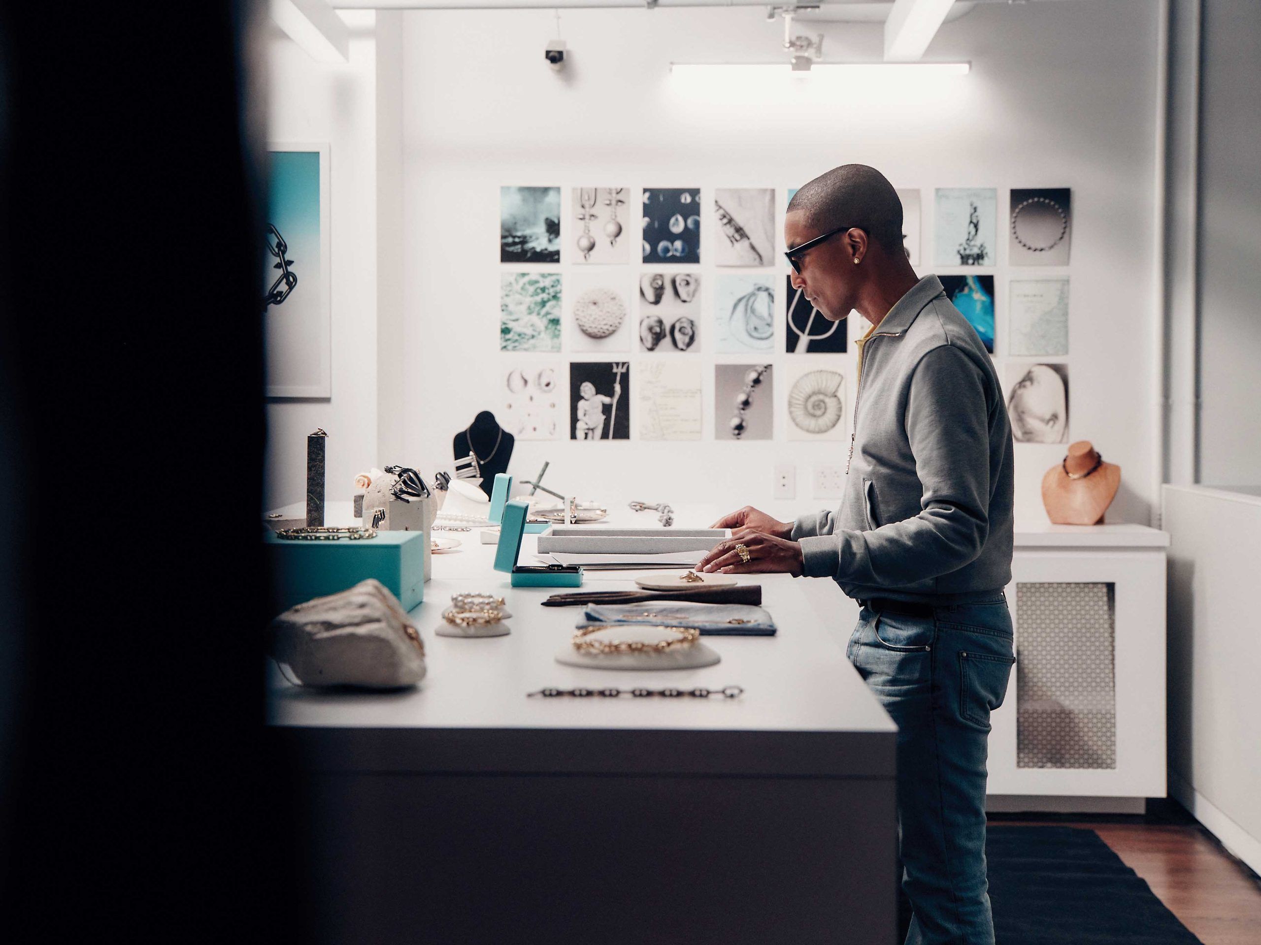 海神黑珍珠，Pharrell × Tiffany & Co. 黑珍珠新作耀眼登场Pharrell Williams Elevates ...
