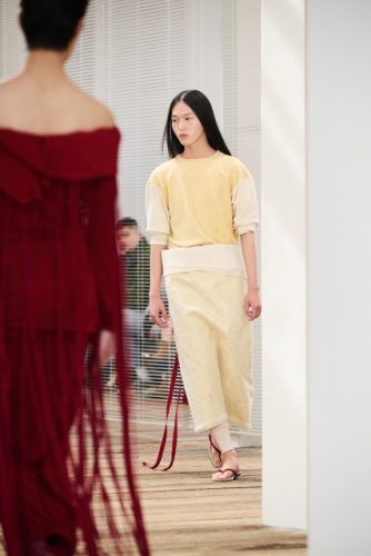 杨桂东谈设计：颜色承载情感，衣摆捕捉生活Samuel Gui Yang: Weaving Cultural Threads Through ...